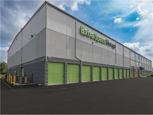 Business Storage in Edgewater, NJ | Extra Space Storage